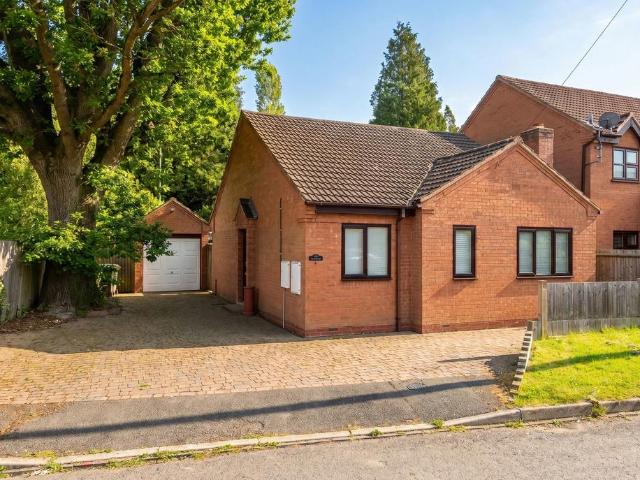2 bedroom detached bungalow for sale