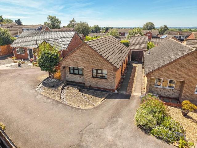 2 bedroom detached bungalow for sale