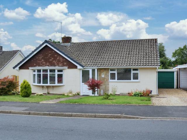 2 bedroom detached bungalow for sale