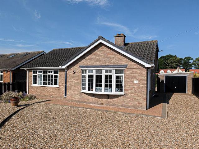 2 bedroom detached bungalow for sale