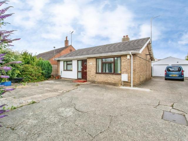 2 bedroom detached bungalow for sale