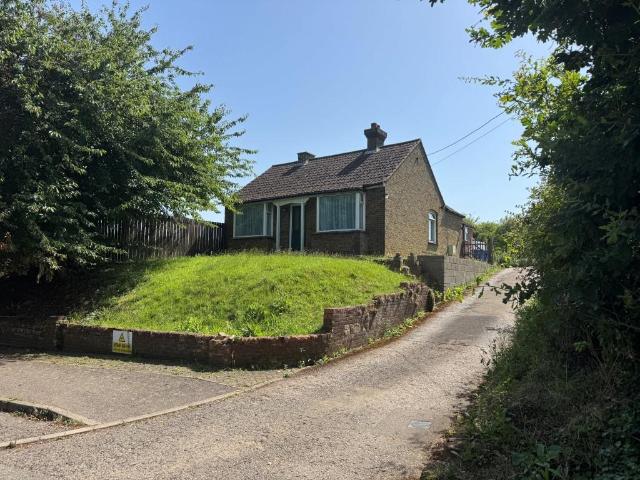 2 bedroom detached bungalow for sale