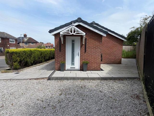 2 bedroom detached bungalow for sale