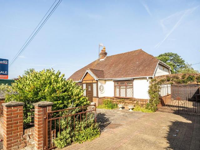 2 bedroom detached bungalow for sale