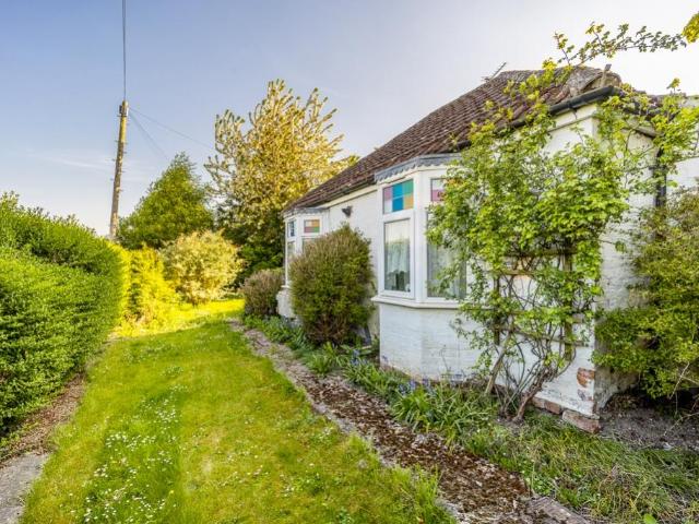 2 bedroom detached bungalow for sale