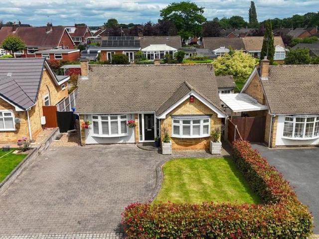 2 bedroom detached bungalow for sale