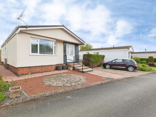 2 bedroom detached bungalow for sale