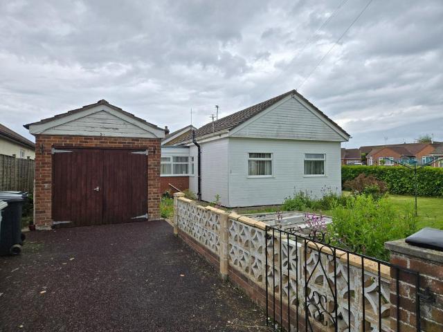 2 bedroom detached bungalow for sale