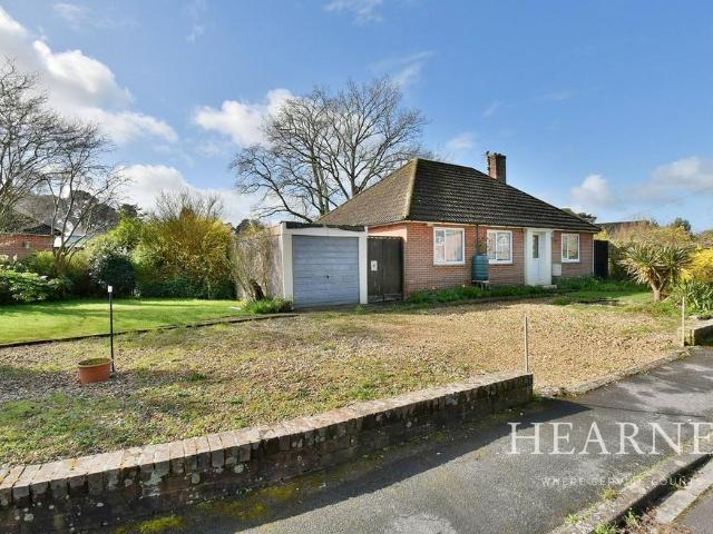 2 bedroom detached bungalow for sale