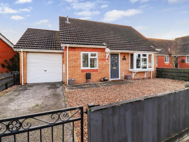2 bedroom detached bungalow for sale