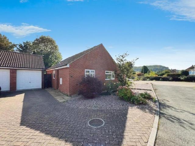 2 bedroom detached bungalow for sale