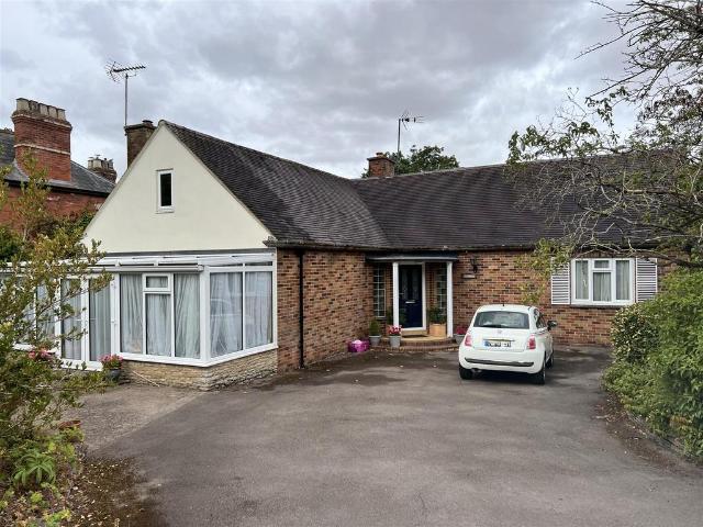 2 bedroom detached bungalow for sale