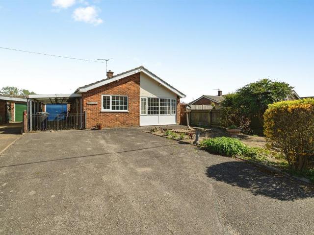 2 bedroom detached bungalow for sale
