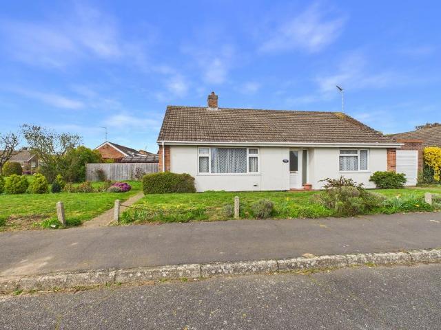 2 bedroom detached bungalow for sale