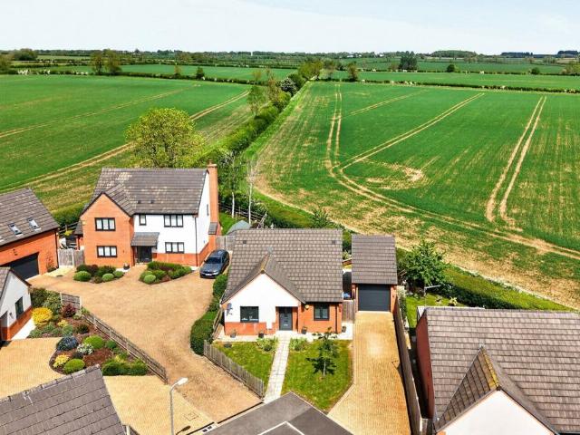 2 bedroom detached bungalow for sale