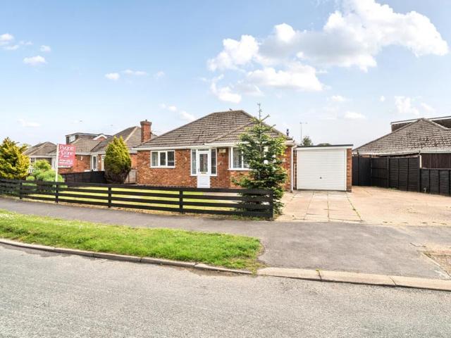 2 bedroom detached bungalow for sale