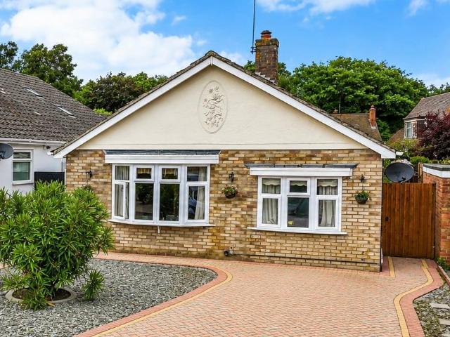 2 bedroom detached bungalow for sale