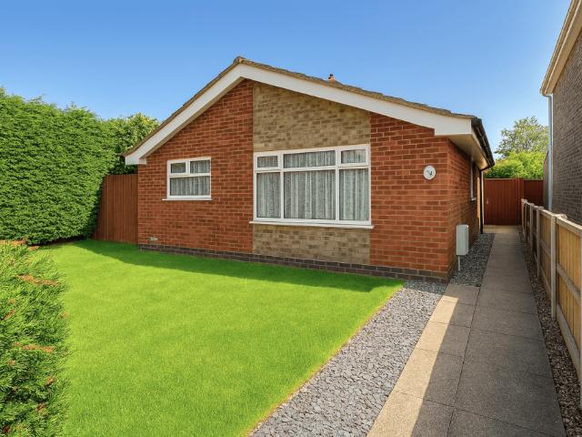 2 bedroom detached bungalow for sale
