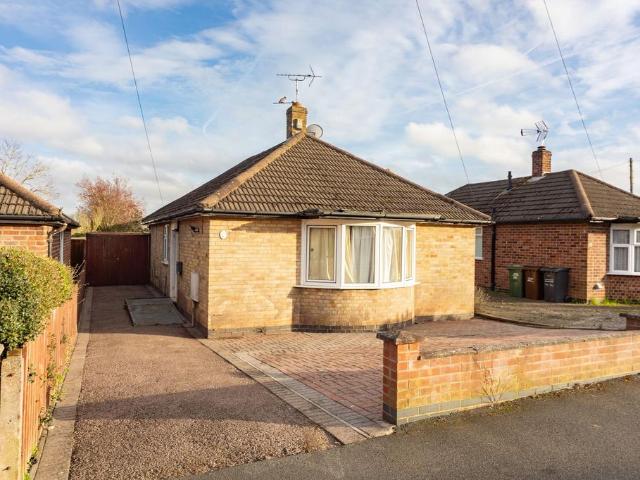 2 bedroom detached bungalow for sale