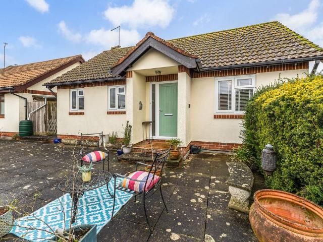2 bedroom detached bungalow for sale