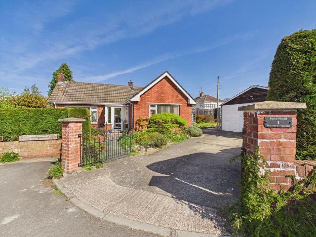 2 bedroom detached bungalow for sale