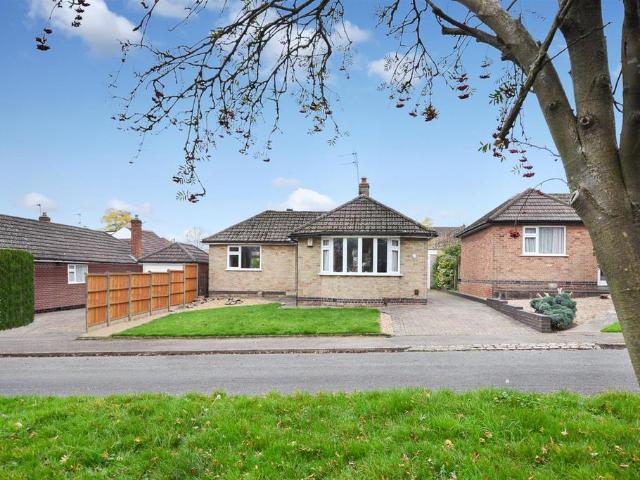 2 bedroom detached bungalow for sale