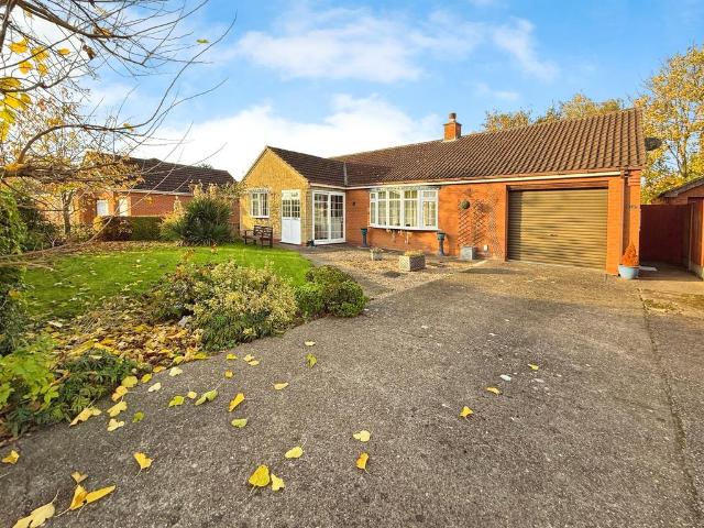 2 bedroom detached bungalow for sale