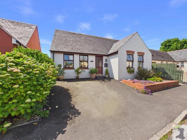 2 bedroom detached bungalow for sale