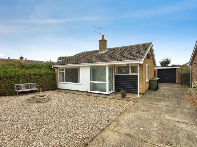 2 bedroom detached bungalow for sale