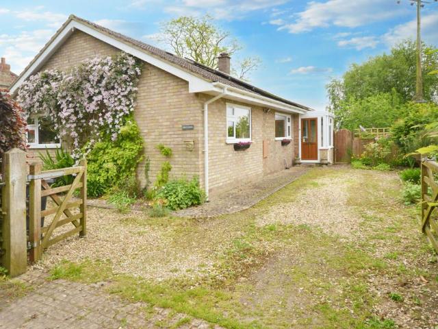 2 bedroom detached bungalow for sale