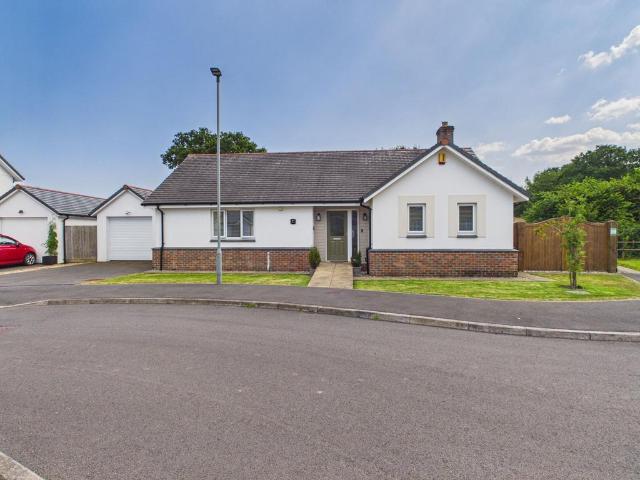 2 bedroom detached bungalow for sale