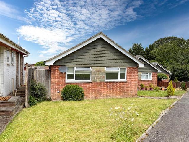 2 bedroom detached bungalow for sale
