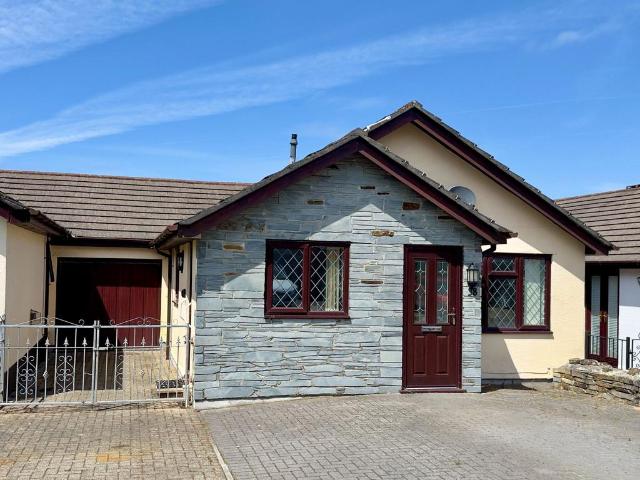 2 bedroom detached bungalow for sale