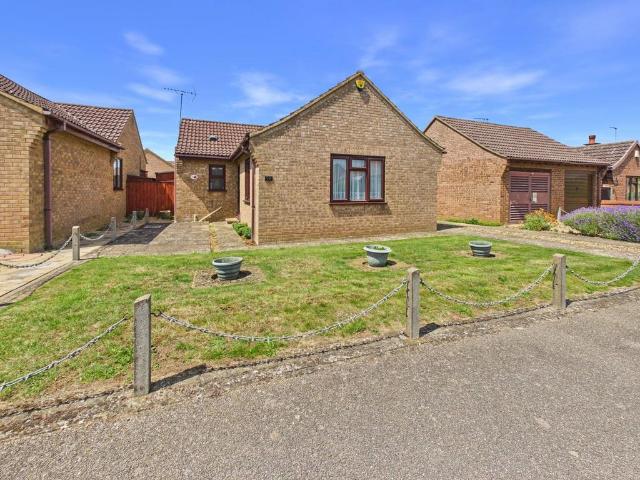2 bedroom detached bungalow for sale