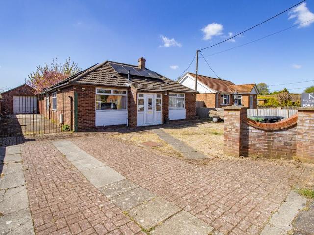 2 bedroom detached bungalow for sale