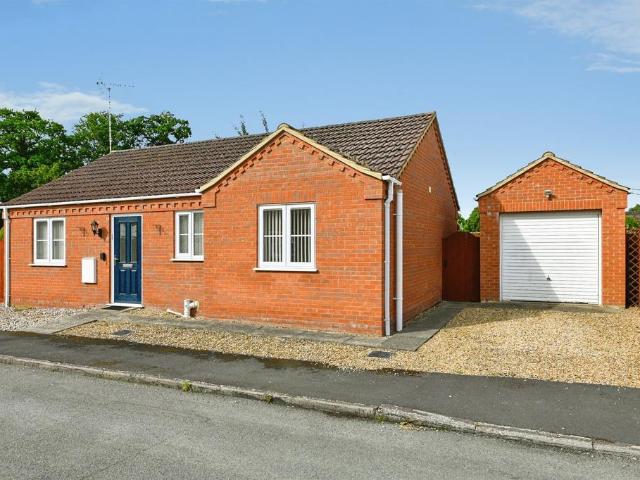 2 bedroom detached bungalow for sale