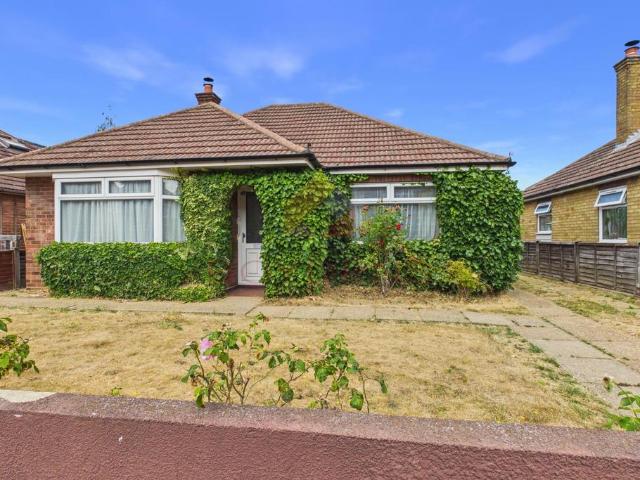 2 bedroom detached bungalow for sale