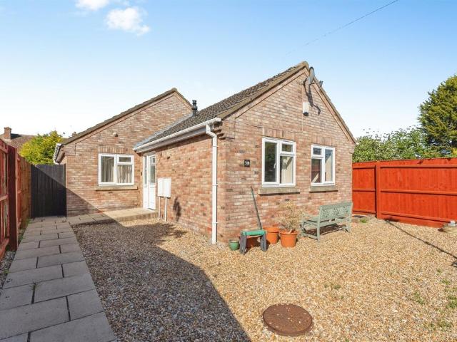2 bedroom detached bungalow for sale