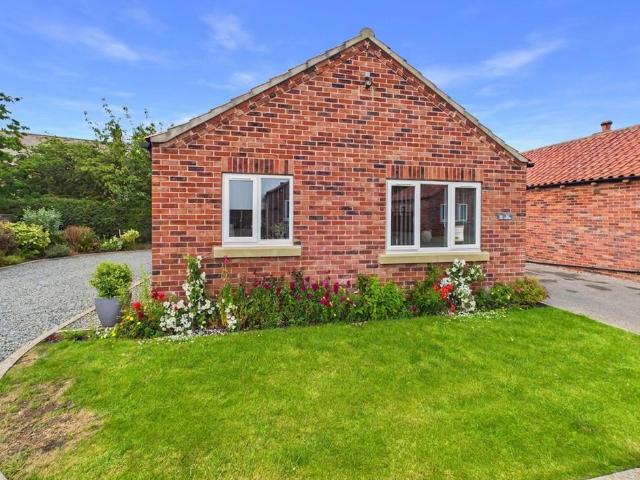 2 bedroom detached bungalow for sale