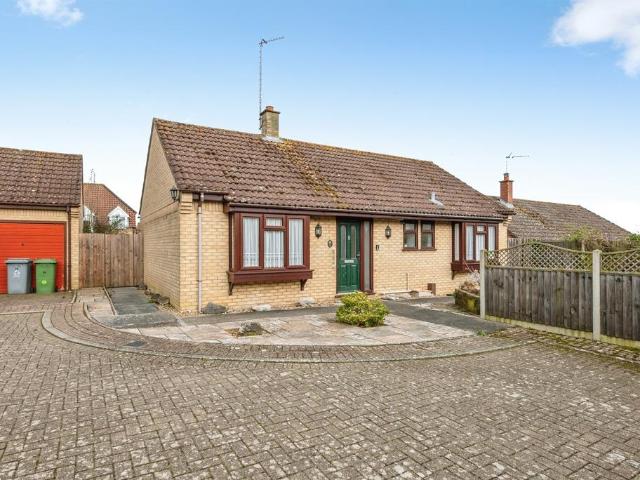 2 bedroom detached bungalow for sale