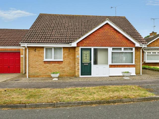 2 bedroom detached bungalow for sale