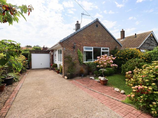 2 bedroom detached bungalow for sale