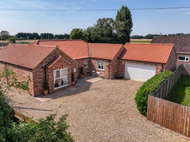 2 bedroom detached bungalow for sale