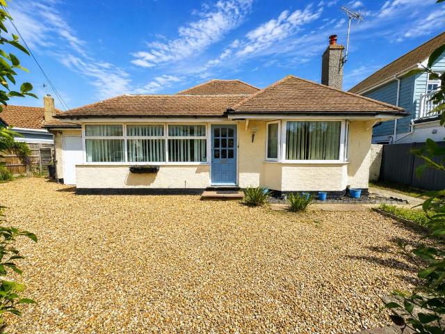 2 bedroom detached bungalow for sale
