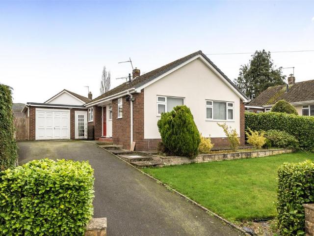 2 bedroom detached bungalow for sale