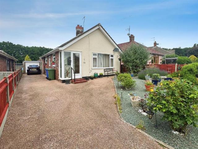 2 bedroom detached bungalow for sale