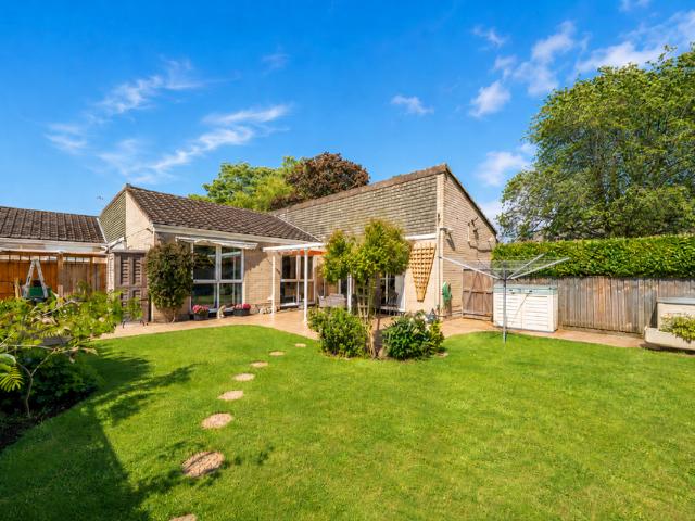 2 bedroom detached bungalow for sale
