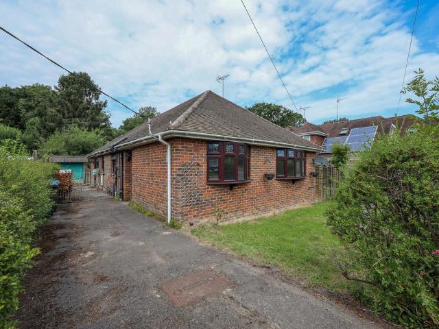 2 bedroom detached bungalow for sale
