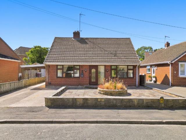 2 bedroom detached bungalow for sale