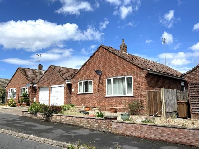 2 bedroom detached bungalow for sale